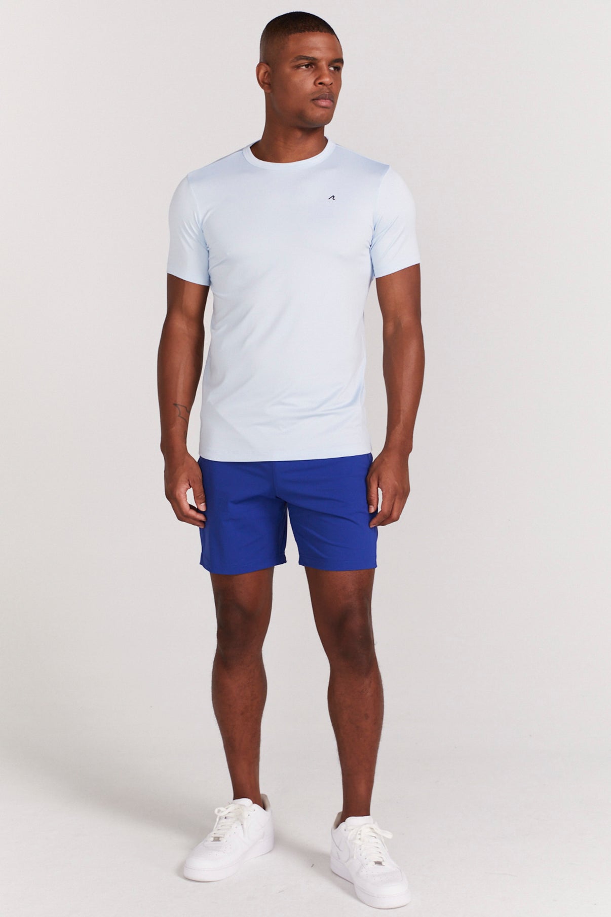 Minna Crew in Breeze – REDVANLY