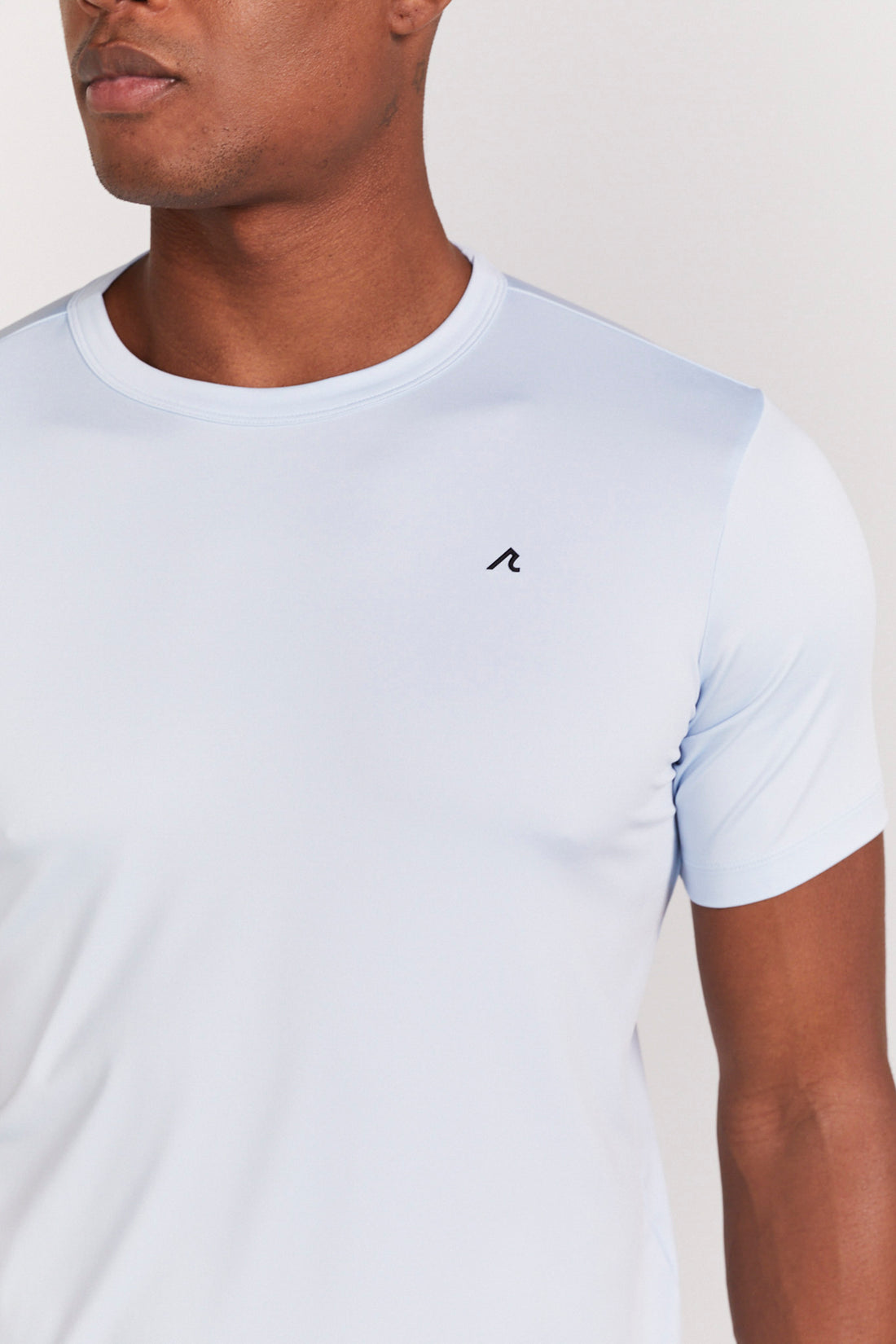 Minna Crew in Breeze – REDVANLY